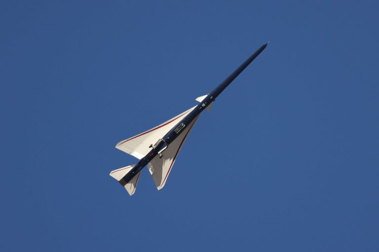 NASAの超音速実験機「X-59」が初飛行–ソニックブームを減らして静かに飛行（UchuBiz） - Yahoo!ニュース