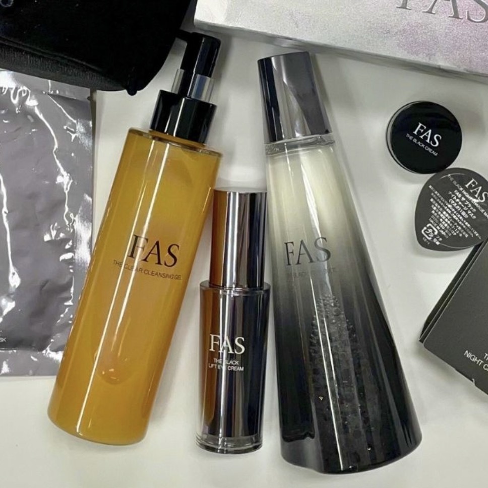 【2025クリスマスコフレ】FASは大人気の名品スキンケアが盛りだくさん！｜美ST（magacol） - Yahoo!ニュース