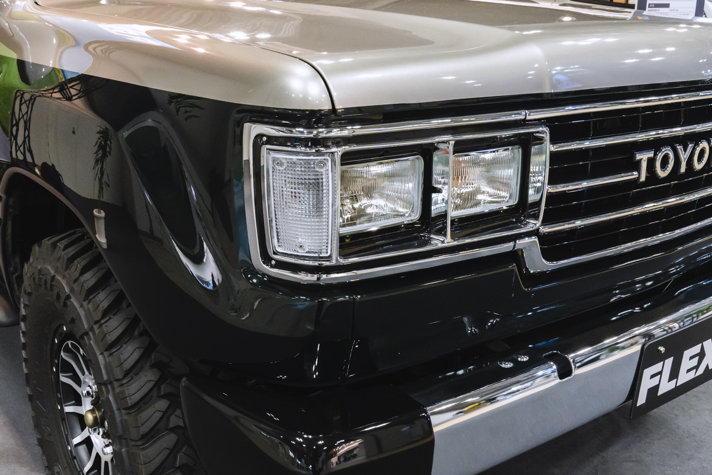 角目の「ランクル」がキャンピングカーに変身！ フラットな就寝スペースと収納を完備したカッコいい“大人の秘密基地”【ジャパンモビリティショー2025】（KURU KURA（くるくら ...