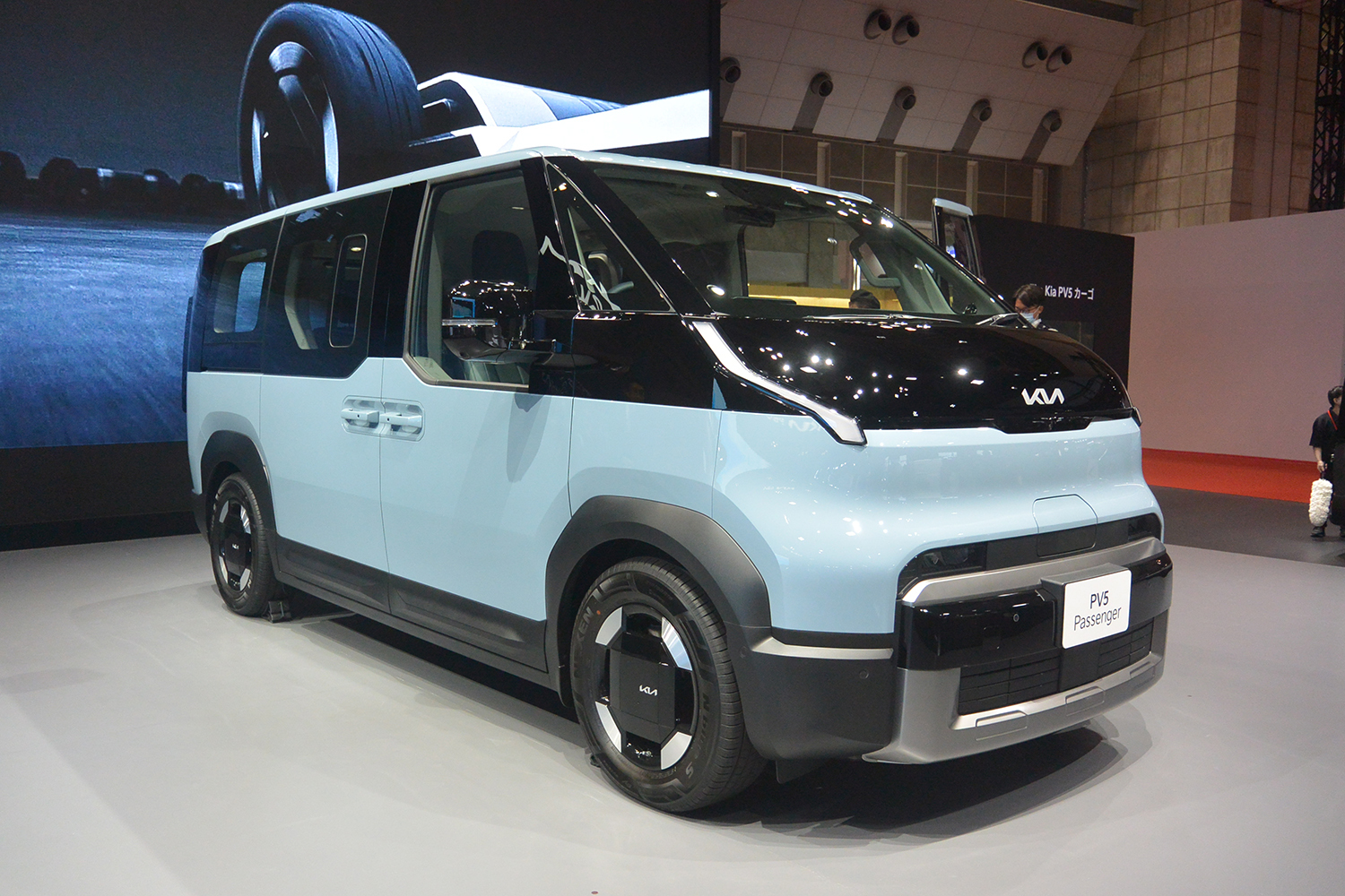 韓国からの第2の刺客「KIA」は商用車で日本上陸！ マルチに使えて先進技術も詰め込んだ着せ替えバン「PV5」には期待しかない【ジャパンモビリティショー2025】（WEB CARTOP ...