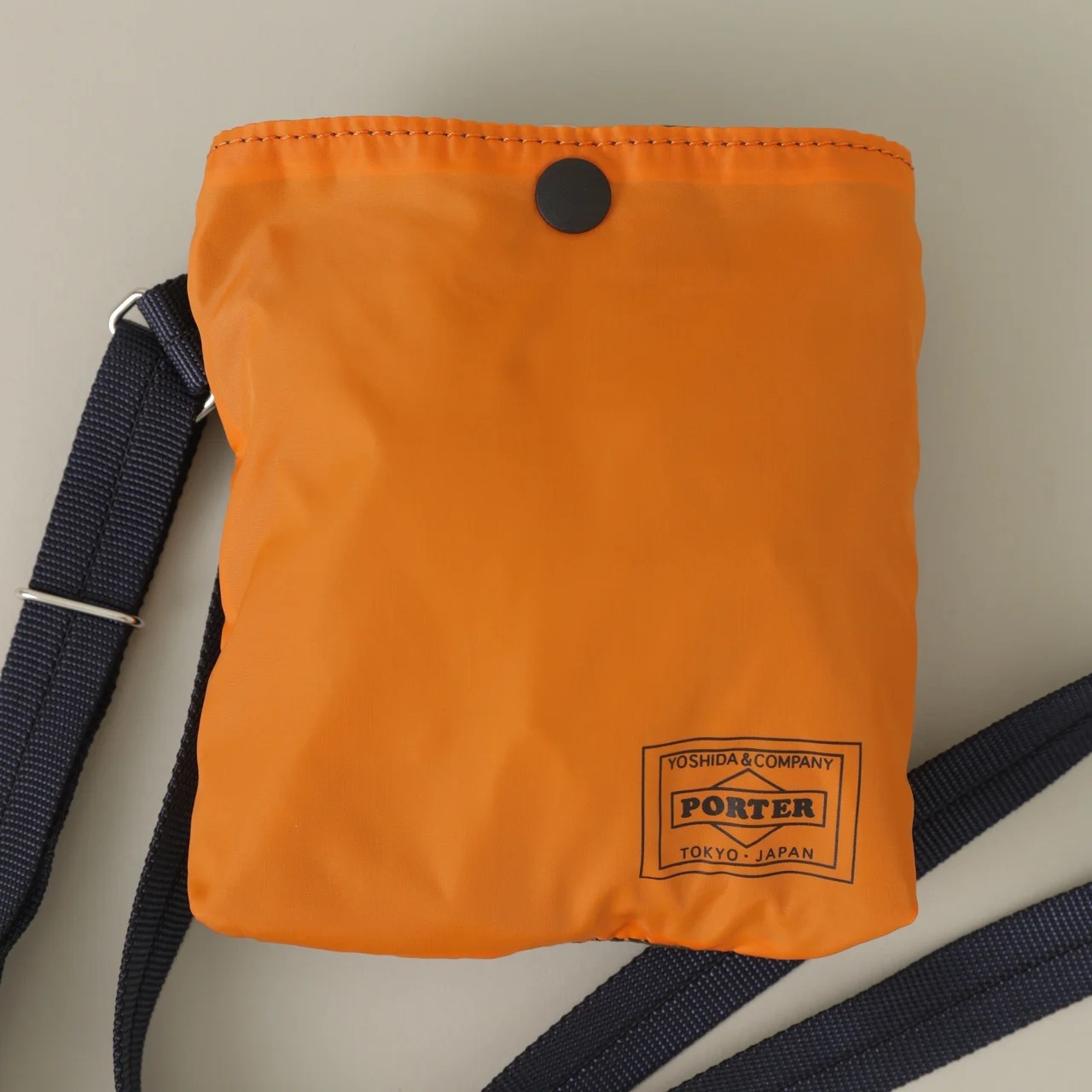 【ポーター】大人の吉田カバンBEST30｜スーツにも似合うエコバッグ。「バガー」のCVS BAGは大人メンズの新定番（UOMO） - Yahoo!ニュース