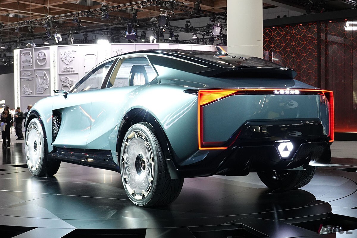 レクサスが高級車「LS」のクーペコンセプトを初公開！ 観音開き式の4ドアクーペにSUVのスタイルが融合！ 美しくも荒々しい“未来のクロスオーバー”とは（VAGUE） - Yahoo!ニュース