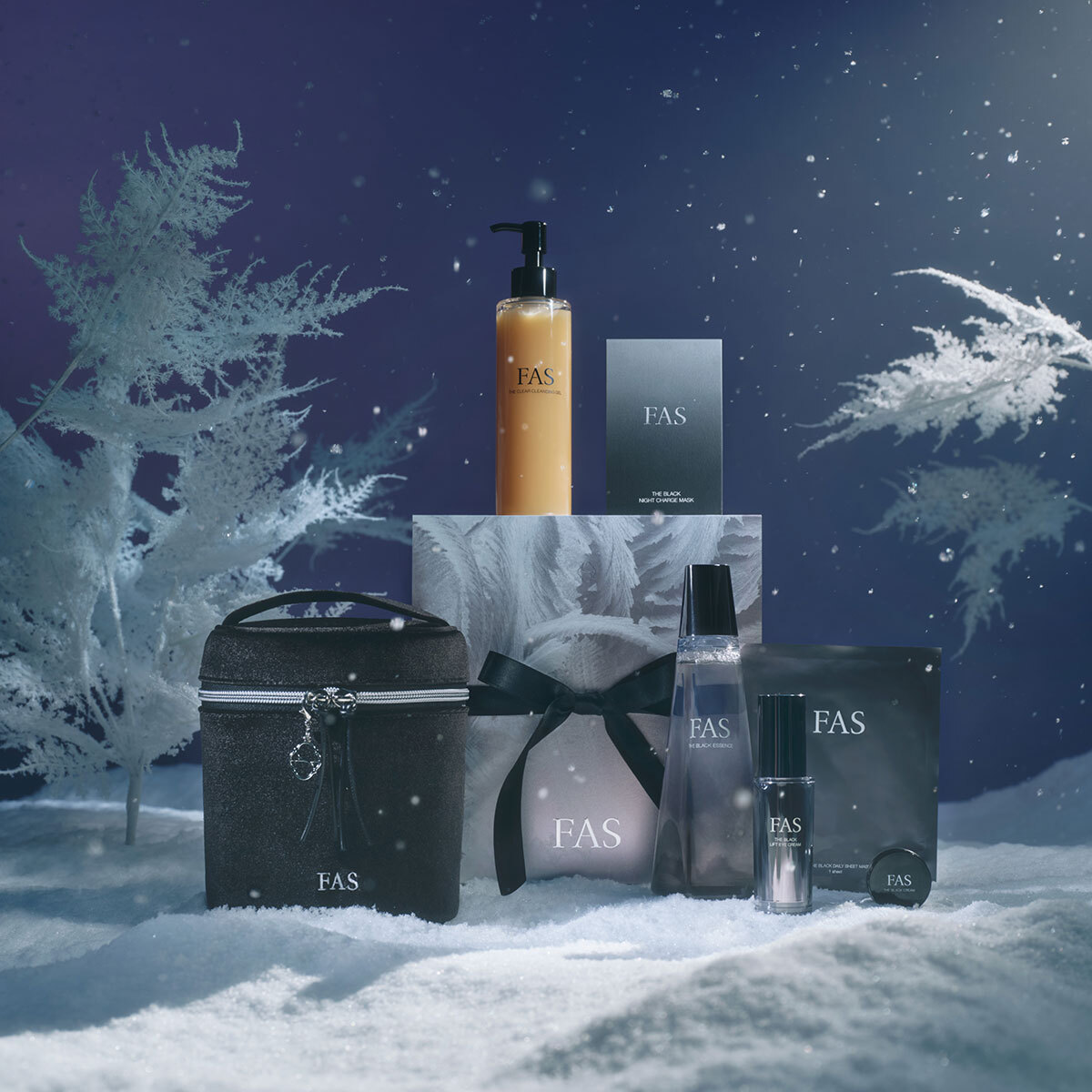 【FAS・クリスマスコフレ】人気商品から新作も含む、ミニサイズやポーチが付いたホリデーコフレが登場！（VOCE） - Yahoo!ニュース