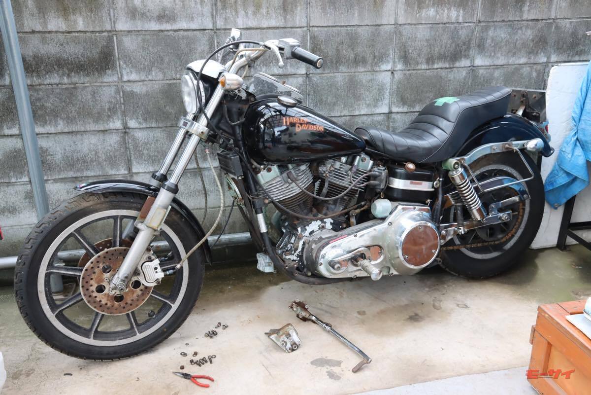【ショベルヘッド再生記2】 まさかの“上がりバイク”か? ハーレーダビッドソンFSXローライダー「まずは気になる箇所の錆取り作業開始！」（モーサイ） - Yahoo!ニュース