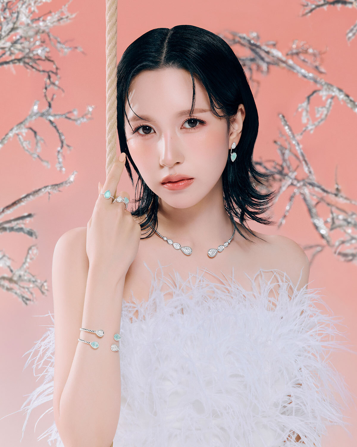 TWICEのMINAが「ブシュロン」のホリデーキャンペーンに登場（Numero TOKYO） - Yahoo!ニュース