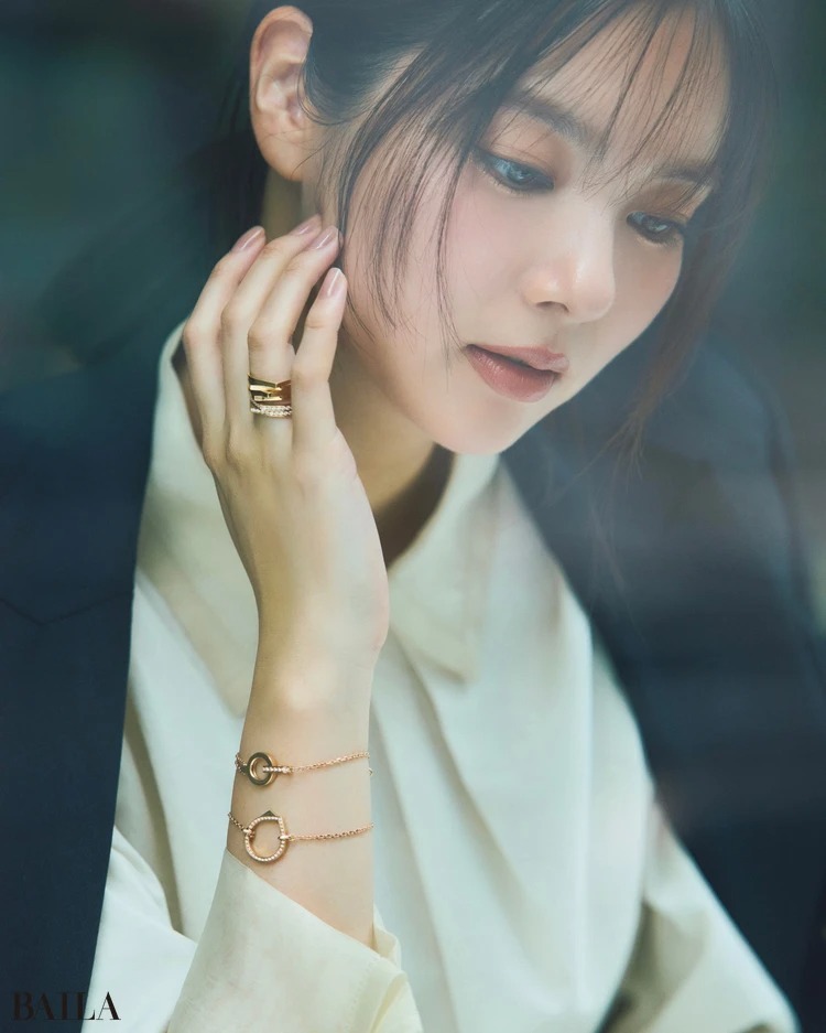 【大人の今日のコーデ】手もとに知性と女性らしさを添えて所作に自信を（＠BAILA） - Yahoo!ニュース