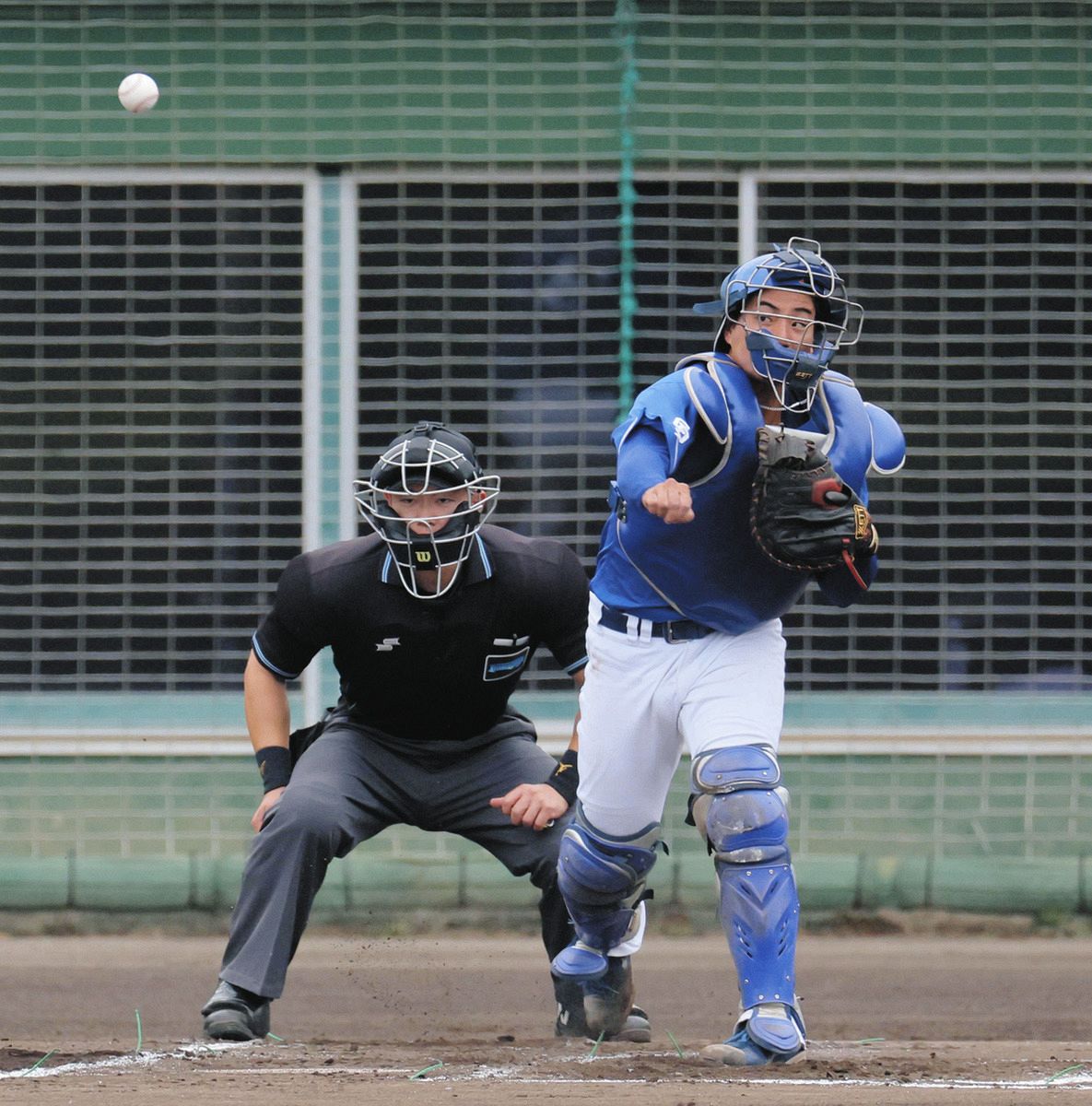 中日・石伊雄太、バズーカ3発！ 盗塁阻止×2に二塁けん制でもアウト！ それでも本人は満足せず（中日スポーツ） - Yahoo!ニュース