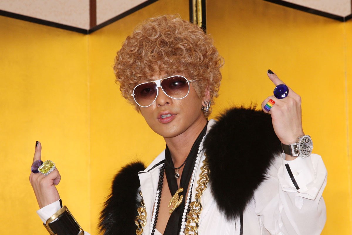 DJ OZMA〝紅白裸ボディスーツ〟でNHK出禁 遠因はマスコミの「ネタバレ」だった（東スポWEB） - Yahoo!ニュース