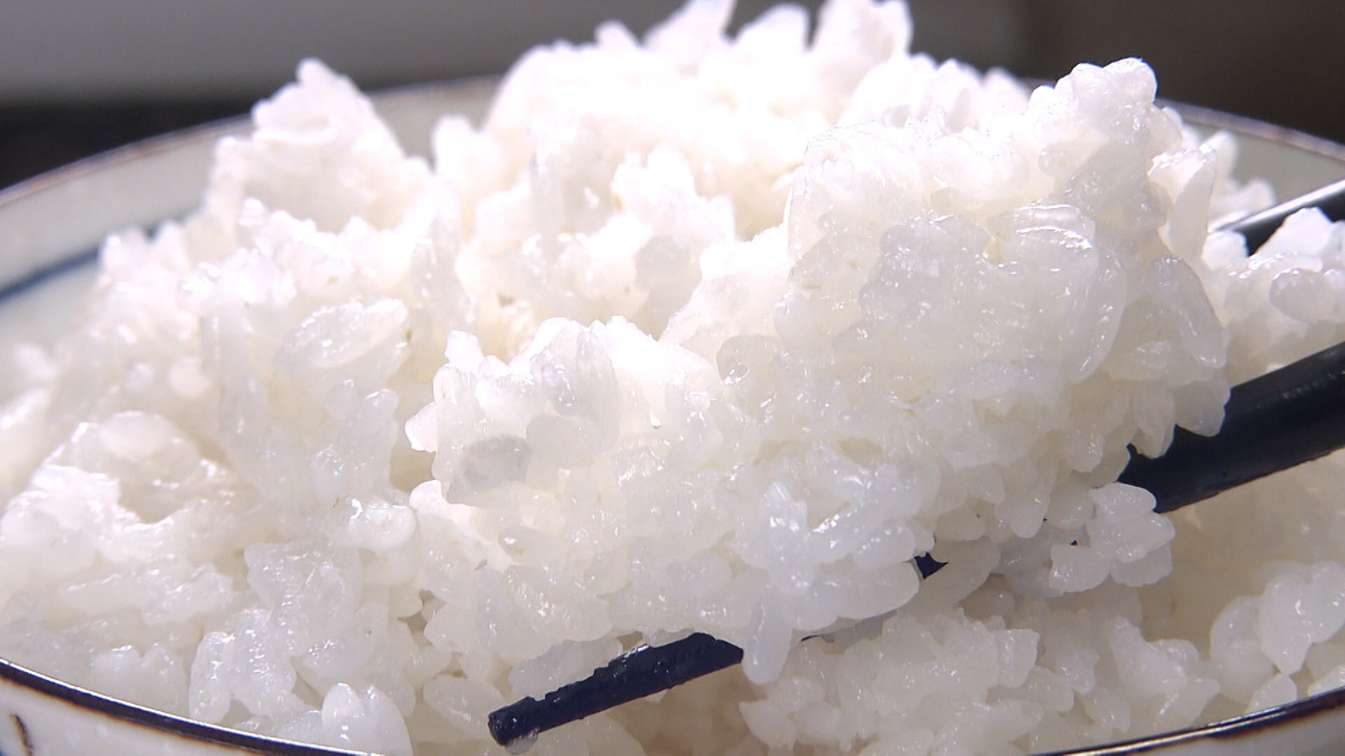 1200トンが倉庫に…コメの大量在庫 価格“高止まり”で新米買い控えか もち米農家がコメに転作で「団子」「豆大福」も値上げ（FNNプライムオンライン（フジテレビ系）） - Yahoo!ニュース