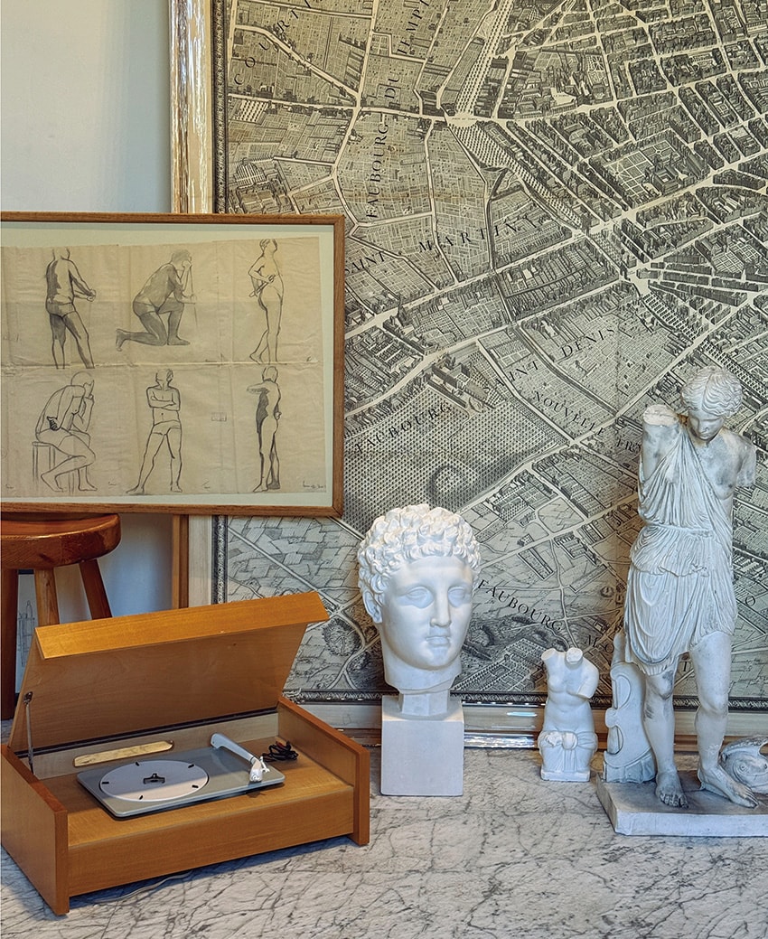 元宮殿を自宅として借りた話。中にも外にも“石膏像”をずらっと並べた、大富豪ラムダンの日常（OCEANS） - Yahoo!ニュース