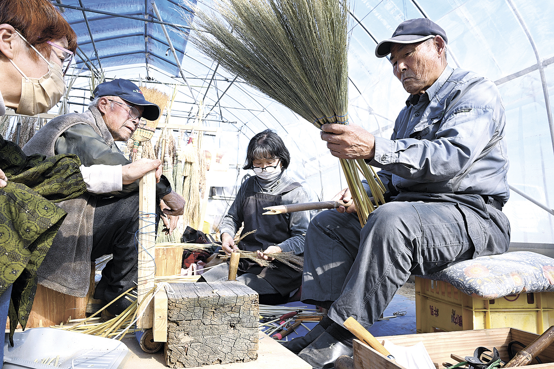 ほうき作りを弟子に伝授 長野県松本市の吉澤文夫さんが技術継承へ（市民タイムスWEB） - Yahoo!ニュース