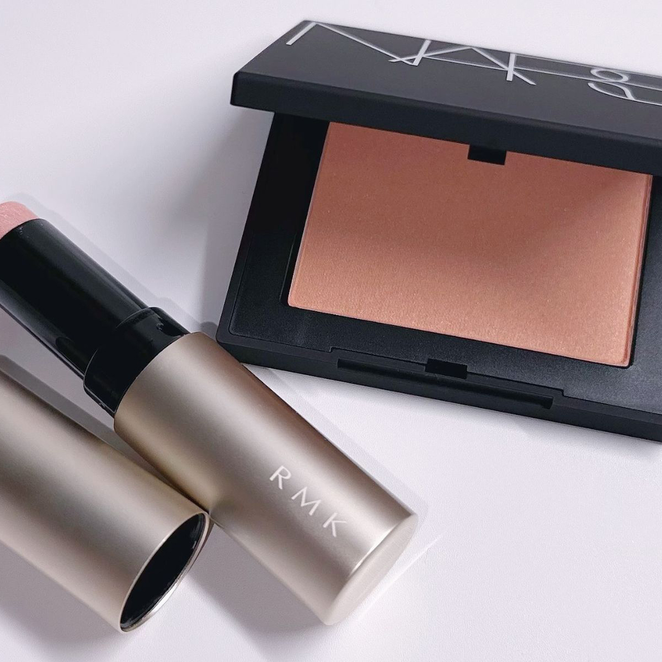40〜50代のチークはツヤと血色感が大切！質感にこだわったおすすめ2品【NARS・RMK】（webマガジン mi-mollet） - Yahoo!ニュース
