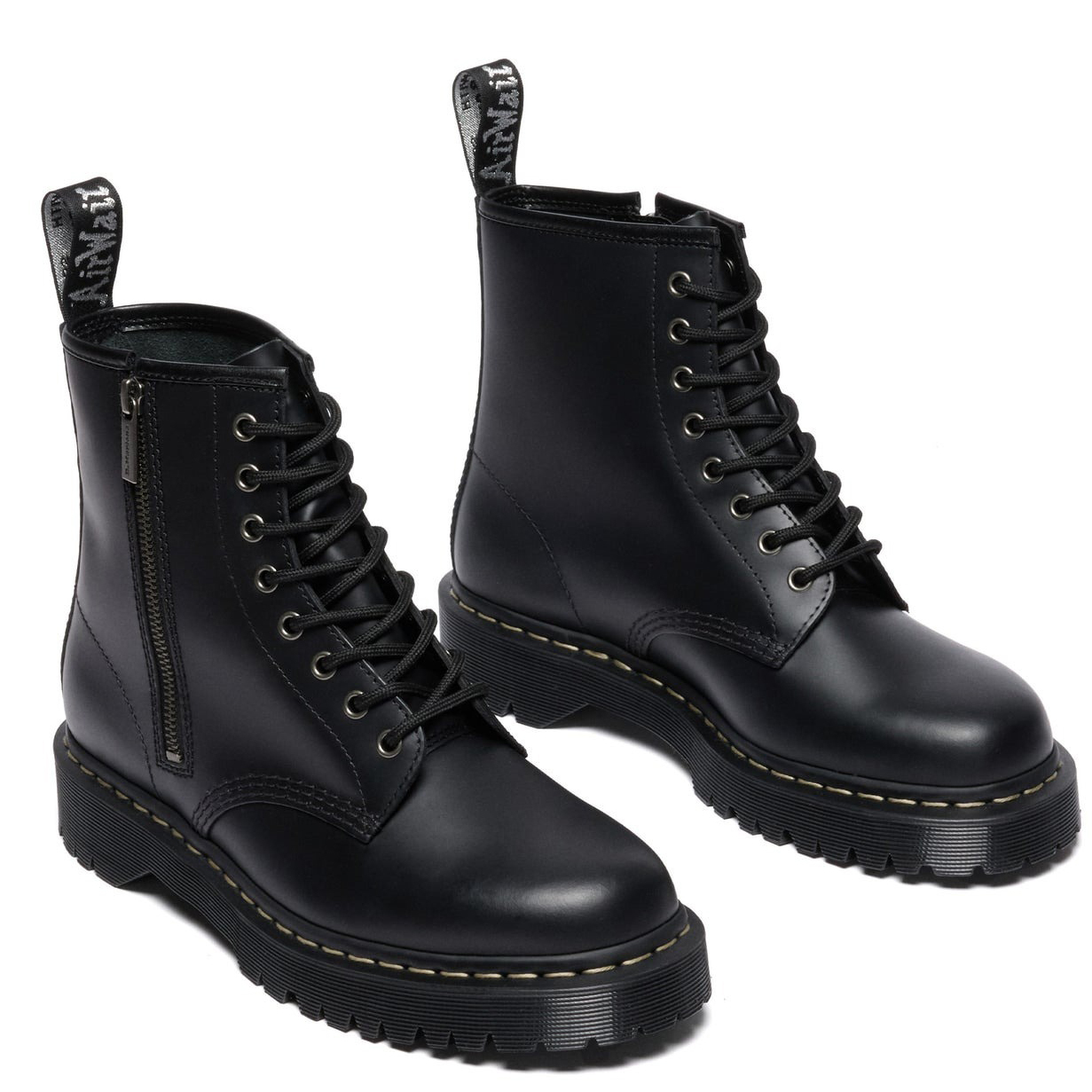 日本限定の「ドクターマーチン」はひと味違う！象徴的なステッチが“グレー”になった特別仕様の2モデルが登場！（MEN’S NON-NO WEB） - Yahoo!ニュース