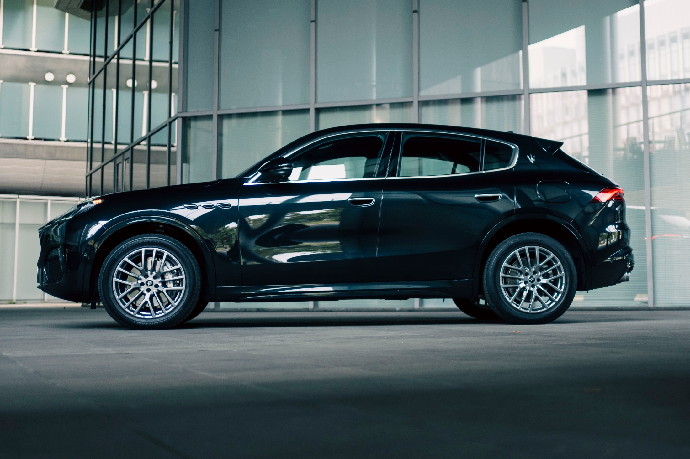 新型マセラティ グレカーレ エッセンツァが、価値ある“990万円”だったワケとは（GQ JAPAN） - Yahoo!ニュース