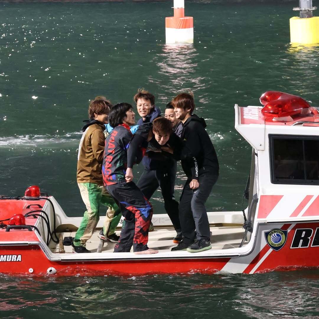 38歳ボートレーサーが11月25日地元水面で1000勝のメモリアルを達成（西スポレースサイト） - Yahoo!ニュース