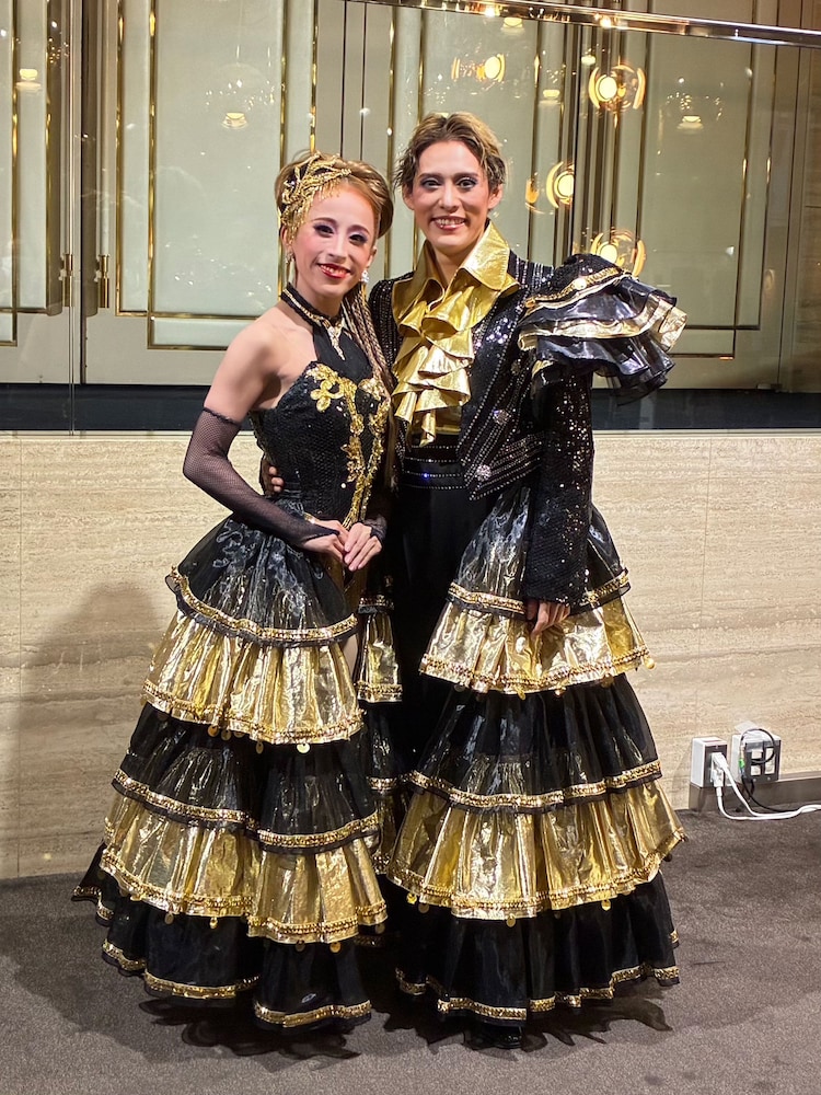 今のOSKらしさが詰まった「トップスター翼和希 REVUE SHOW！」東京公演が開幕（ステージナタリー） - Yahoo!ニュース