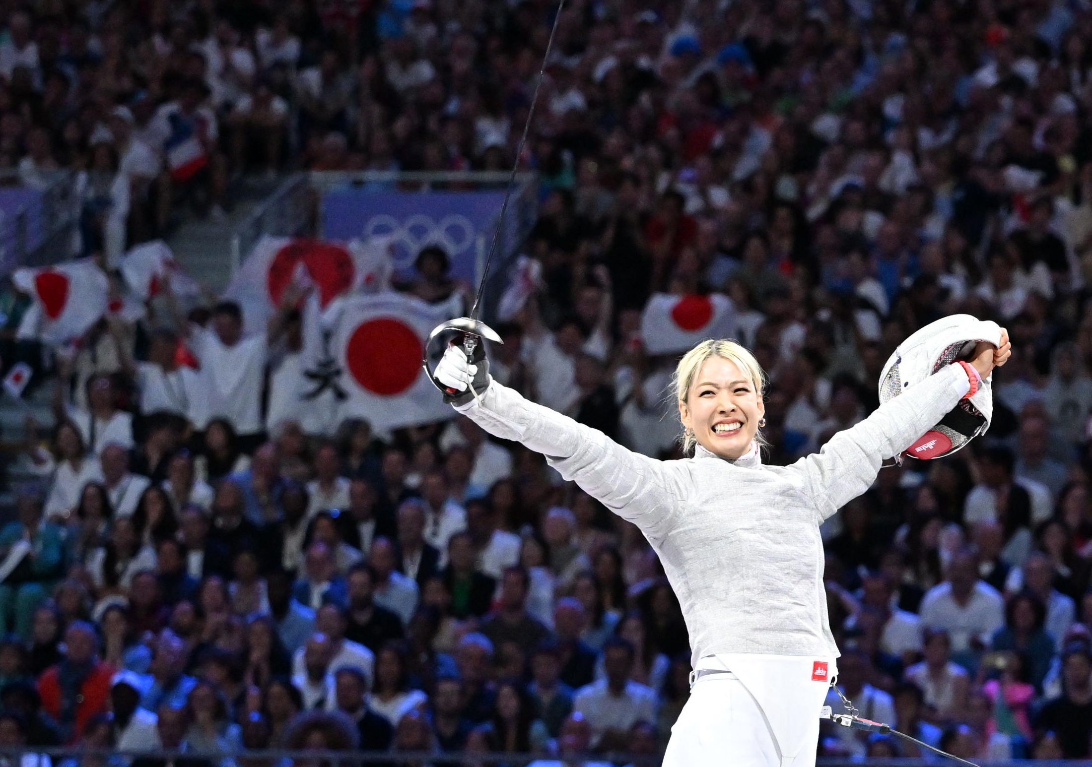 金髪剣士〝雰囲気ガラリ〟大胆ドレス「なんてゴージャス」「世界のmisaki最高」（西スポWEB OTTO！） - Yahoo!ニュース