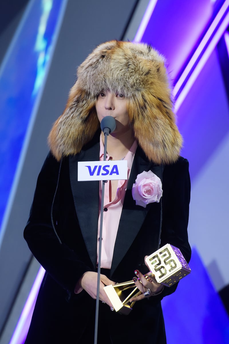 MAMA G－DRAGON、グループでのカムバックを〝予告〟 大賞含む3冠受賞で大トリ務める（サンケイスポーツ） - Yahoo!ニュース