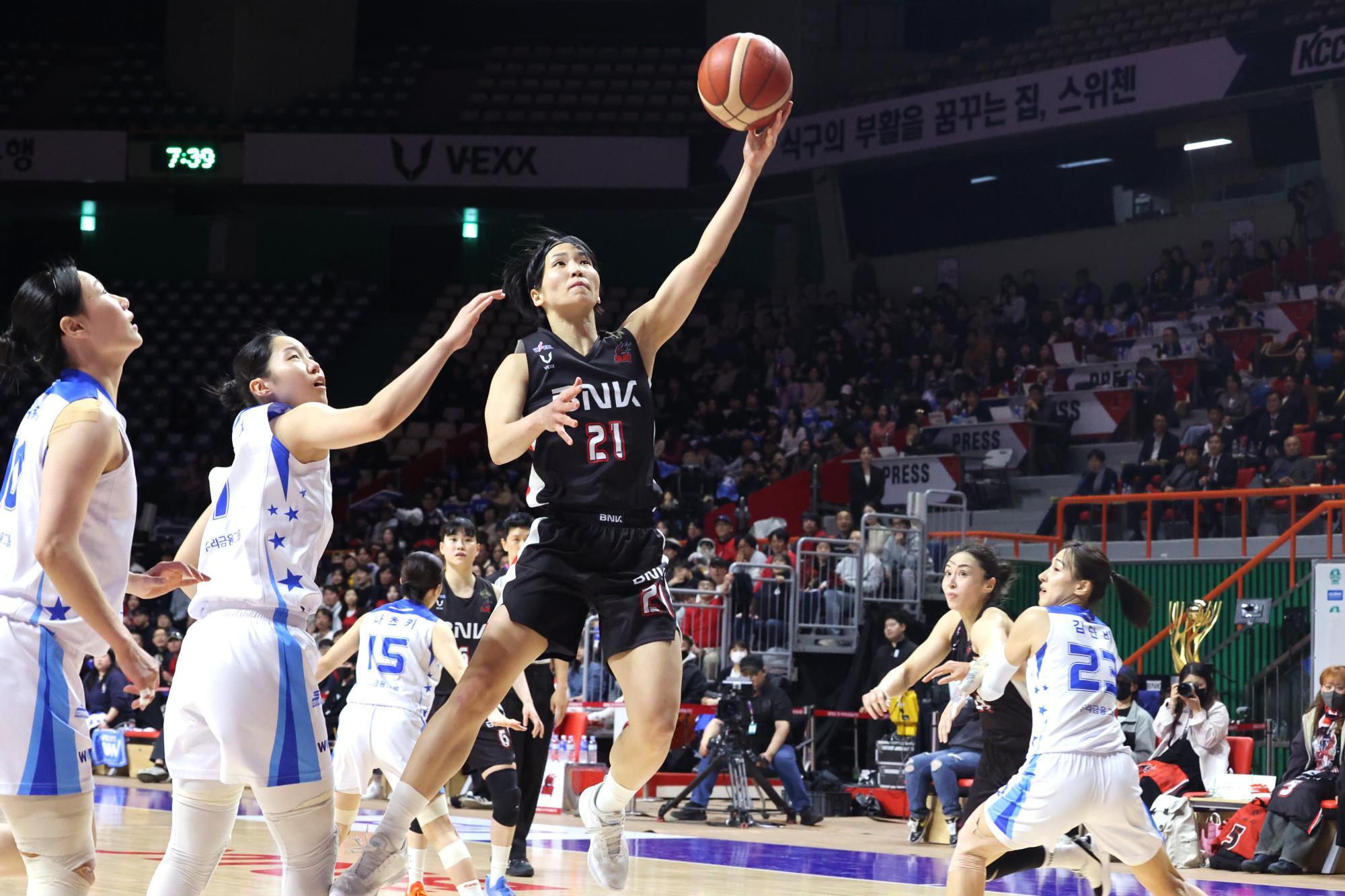 【WKBL】MVP級の働きで優勝に貢献した“仕事人”飯島早紀「楽しくやりがいのあるチャレンジでした」（小永吉陽子） - エキスパート - Yahoo!ニュース