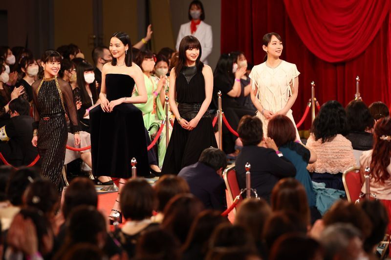 日本アカデミー賞の装いを総解説 しなやかボディコン、正統派スーツが復活(宮田理江) エキスパート Yahoo ニュース