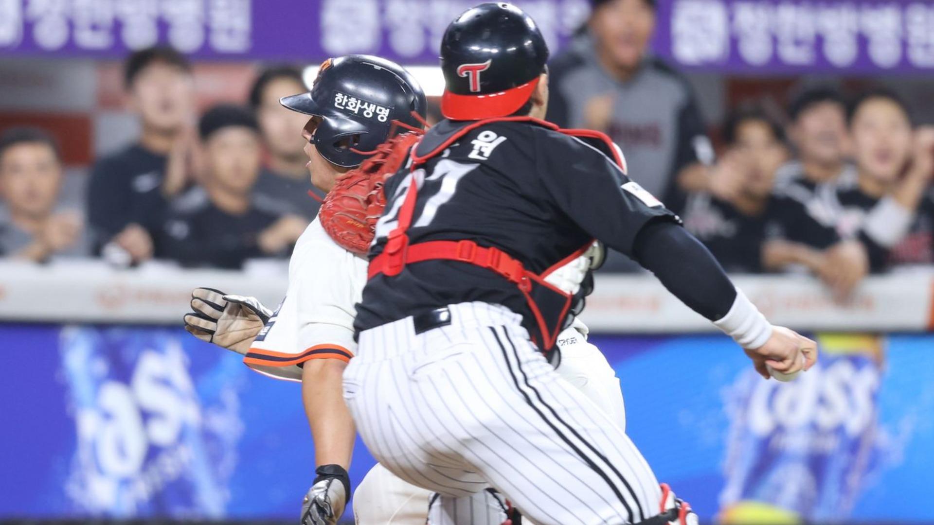 首位と2位の攻防 1点差のクロスプレーはタッチアウト？セーフ？答えは捕手の右手に＜韓国KBOリーグ＞（室井昌也） - エキスパート - Yahoo!ニュース