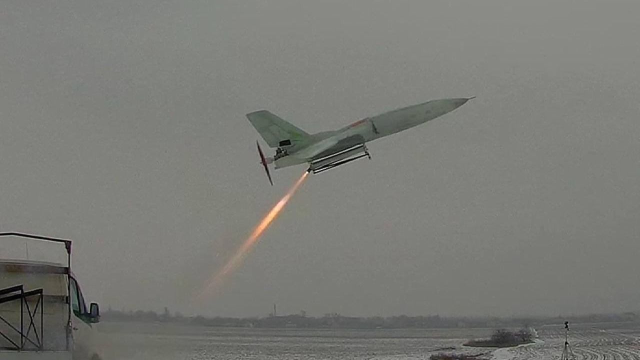 ウクライナ初の「神風ドローン」試験飛行成功:イラン製軍事ドローン「アラシュ2」に似ている(佐藤仁) エキスパート Yahoo ニュース
