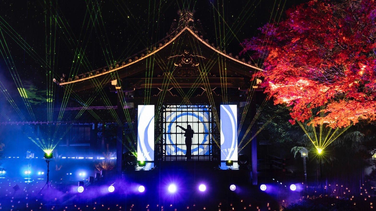 紅白歌合戦、Ado衣装とセットの美しさに感じること 圧巻だったAdo、YOASOBI、ブライアンメイ（武井保之） - エキスパート - Yahoo!ニュース